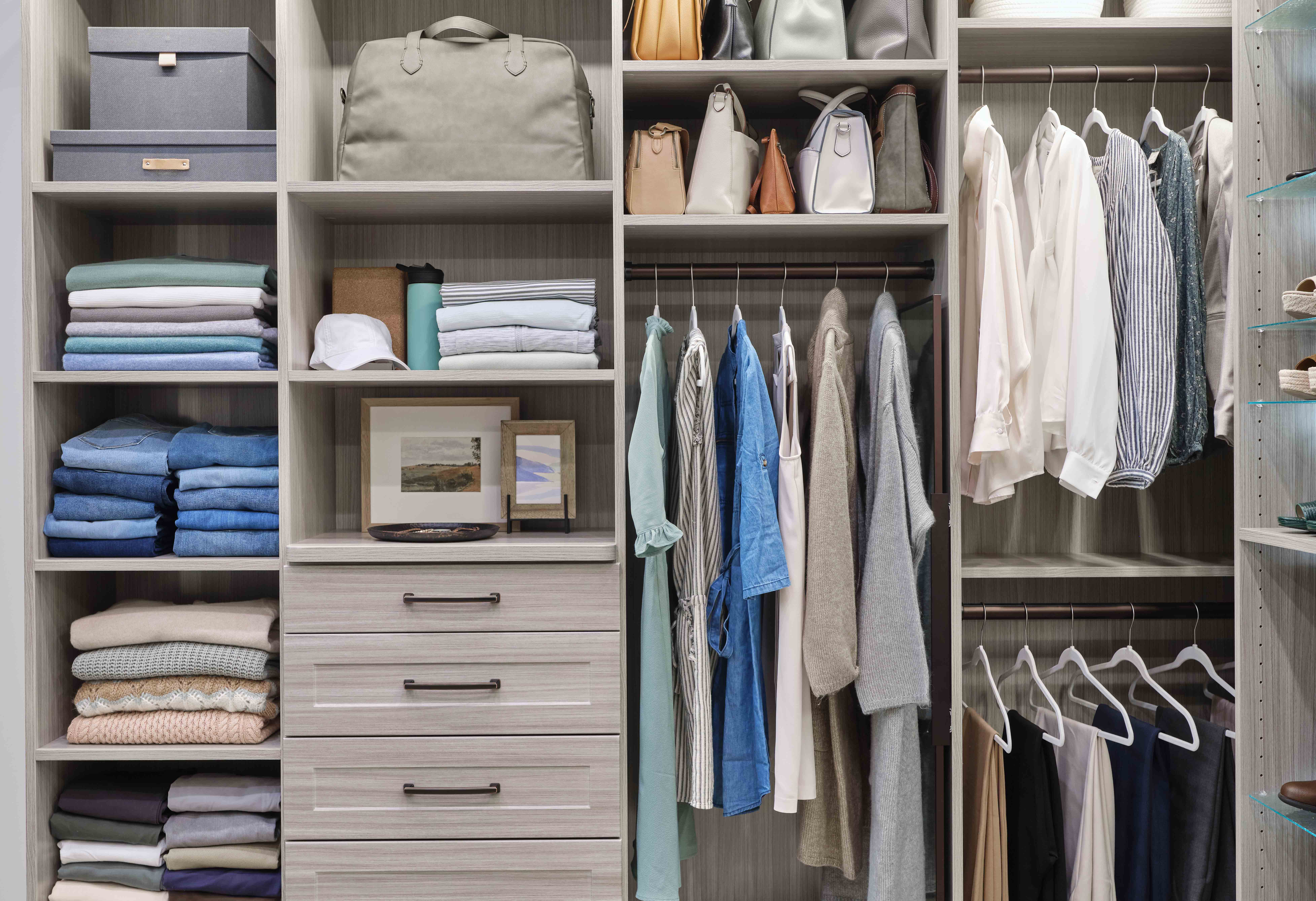 Fold vs Hang: How to Effectively Organize Clothes in Your Closet